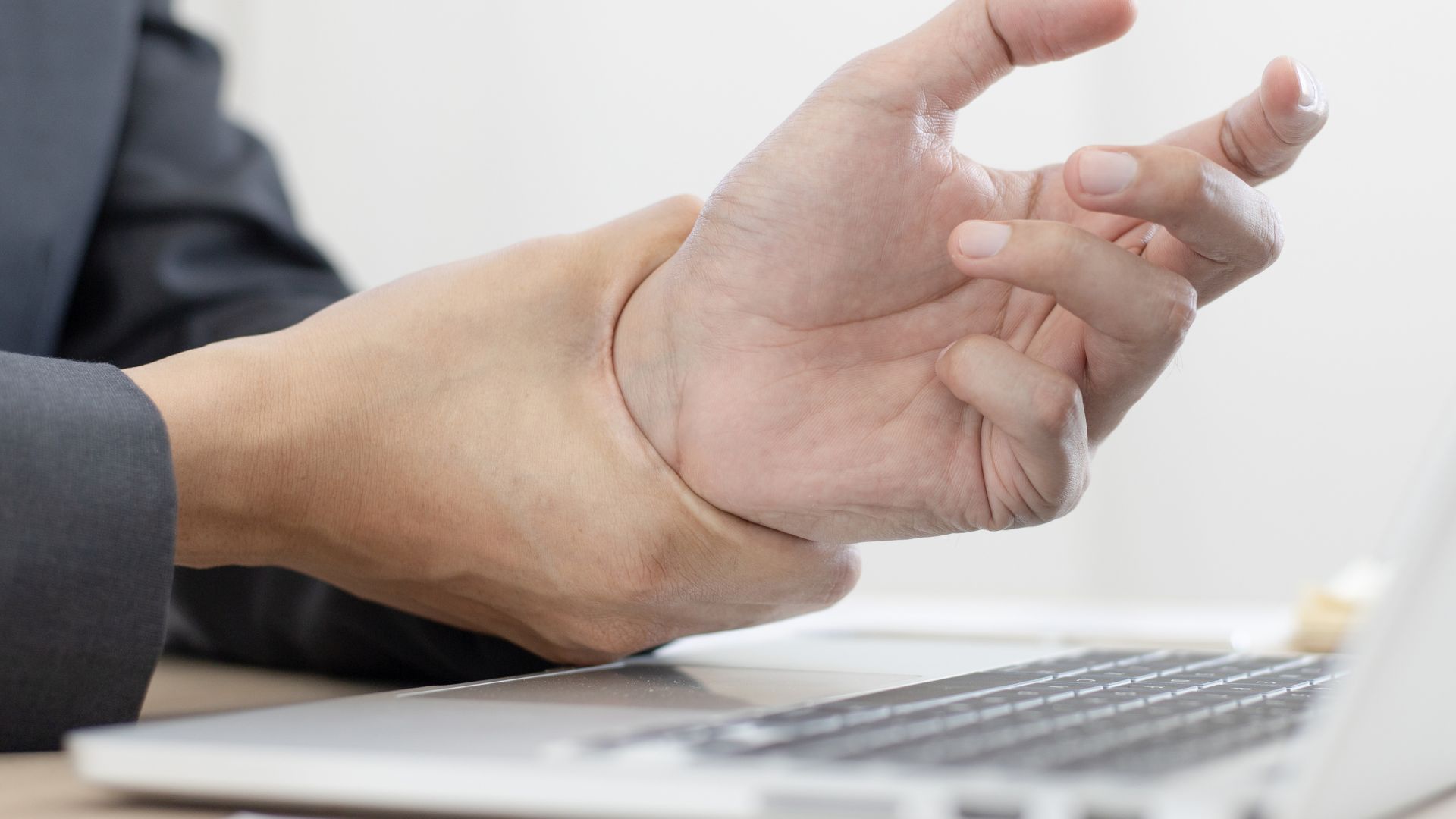 Hand/Wrist Pain: Sprains & Ligament Injuries - Dr. Samuel Galle